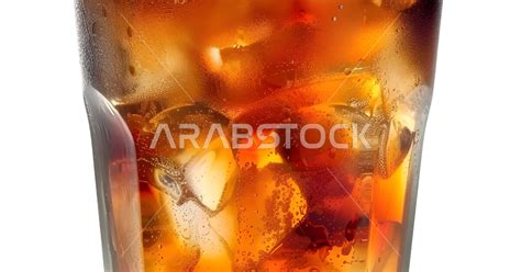 كوكتيل صيفي منعش صورة مقربة لكوب من الشاي المثلج، مشروبات وعصائر