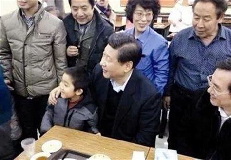习近平和孩子们在一起的温情瞬间新闻频道中国青年网