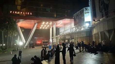 Kebakaran Trans Studio Mall Makassar Pengunjung Panik Menyelamatkan