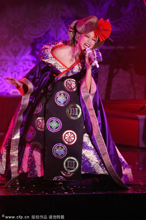 幸田来未低胸露肚风骚离台 5天狠捞千万5627793 娱乐频道图片库 大视野 搜狐