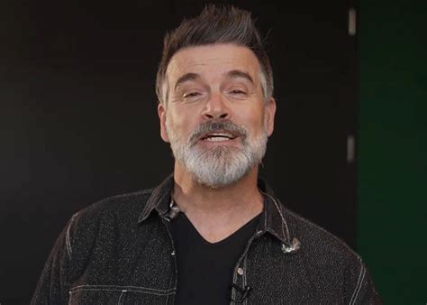 Roch Voisine Sa Fille Adorable Mangeant De La Crème Glacée Au Chocolat