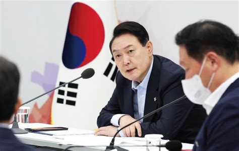 尹 “정치보복 수사 민주당 정부 땐 안 했나” 반박