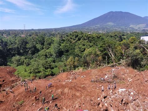 Deslizamientos De Tierra Causados Por El Terremoto En Cianjur Indonesia