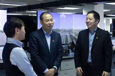 中心邀请英雄机长刘传健来我院参观交流 空管国家级实验教学示范中心