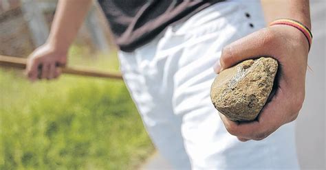 Lincharon Y Desnudaron A Un Habitante De Calle Por Robar En Medellín