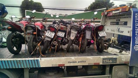 Polícia Recupera Carros Roubados Em Comunidade Da Zona Norte