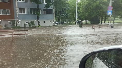 Порой превърна улиците на Ловеч и Правец в реки Nova Bg