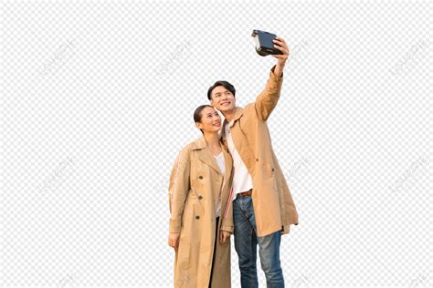 나들이 동안 사진을 찍는 커플 Png 일러스트 무료 다운로드 Lovepik
