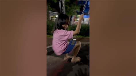 Adek Kakak Main Ayunan Di Taman Youtube