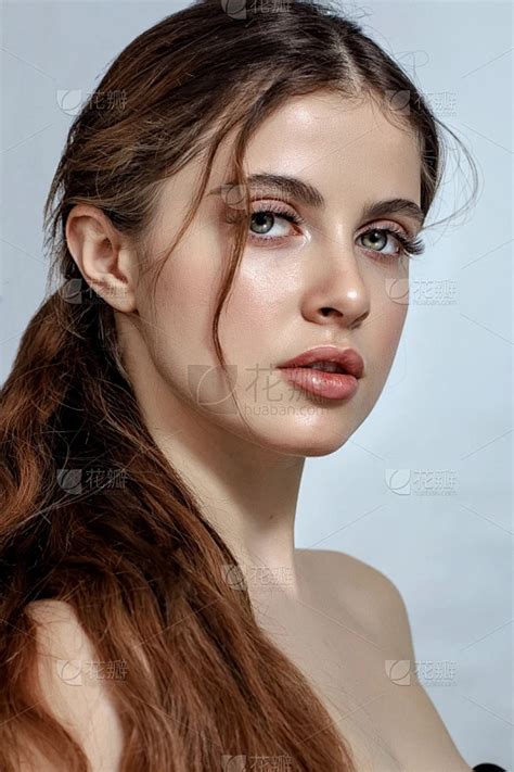 干净 青年女人 完美 皮肤 自然美 纯净 背景分离 肖像 人的眼睛 欢乐素材 花瓣网