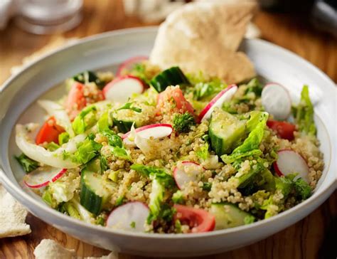 Салата с киноа бейби спанак и нахут Вкусно и полезно