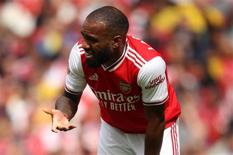 Unai Emery Gives Positive Alexandre Lacazette Injury Update After Early