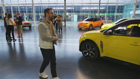 Vidéo Nouvelle Renault 5 ses designers nous livrent leurs secrets de