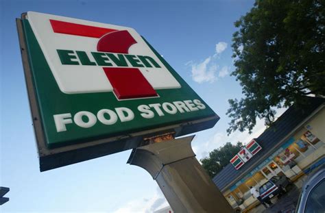 Man Robs 7 Eleven With Pair Of Scissors Cops