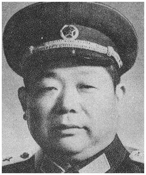 他曾担任副总理，1976年主持军委工作，1980年被免职，儿子是中将陈锡联北京军区司令员