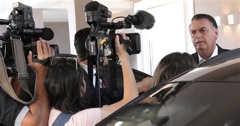 Brazil Police Raid Jair Bolsonaros Home Arrest Top Aide