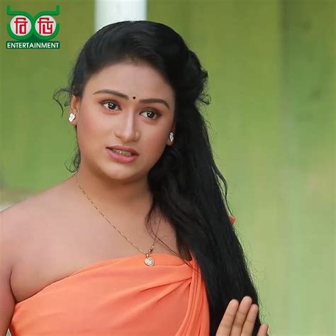 নষ্টা ছেলের বউ প্রতিদিন সকাল বেলা গোছল করে নষ্টা ছেলের বউ প্রতিদিন