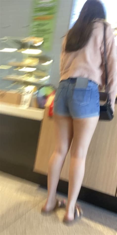 Latina With Tight Jean Shorts Vpl Short Shorts And Volleyball Forum