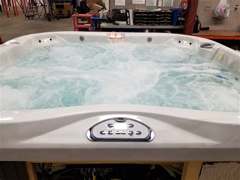 Jacuzzi® J 365™ Uj100689672 Used Hot Tubs