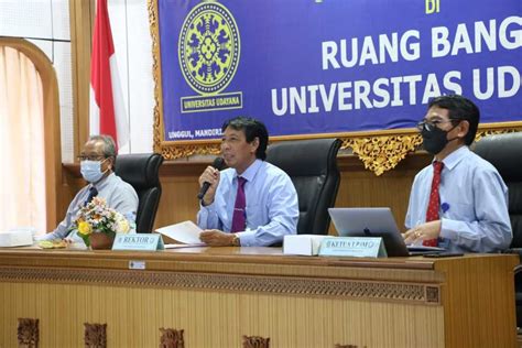 Rektor Unud Serahkan Sertifikat AUN QA Kepada Empat Program Studi