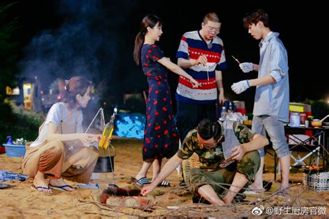 《野生厨房》姜妍李诞费尽心思弄来龙虾，李菲儿却有个不成熟想法百科ta说