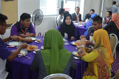 Karnival Kerjaya Fptp Uthm 2015 Norpadzlihatun Manap