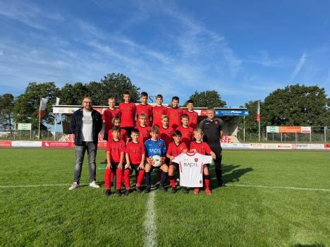 Neumarktaktuell Trikotübergabe der Fa Rackl Waschwerk an U12 des