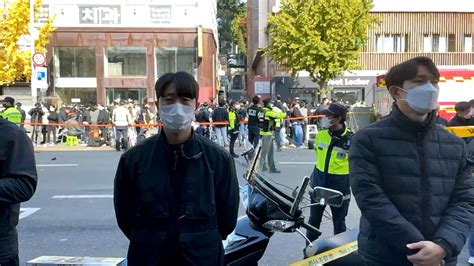 持续关注丨韩国梨泰院发生踩踏事故已致151死，重返事发地 狭窄”小道上直播澎湃新闻 The Paper