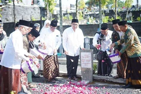 Ziarah Akbar Jadi Rangkaian Peringatan Hari Santri Nasional Suarabaruid