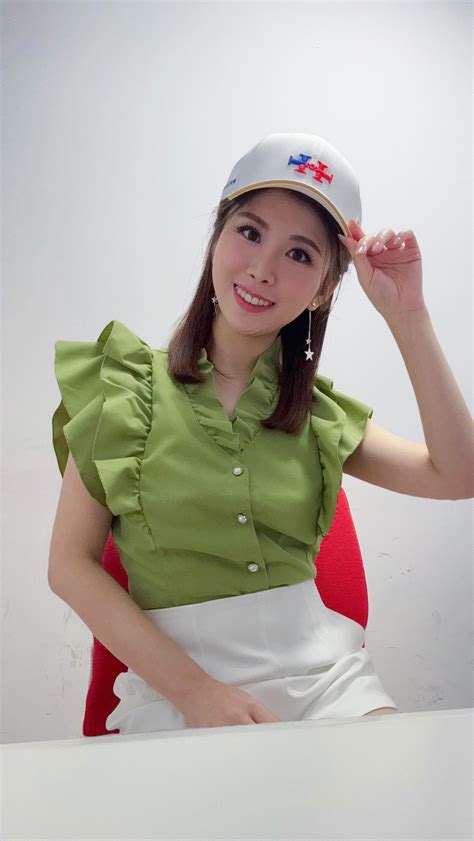 Andreac 鄭筑勻 形象照出爐～ 然後驚覺一年又到了尾聲！今年可說是充滿變動，接下主持、轉到政治組，坦白說一開始有些擔憂，但享受挑戰
