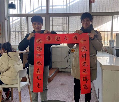 信息学院开展迎新纳福送对联活动