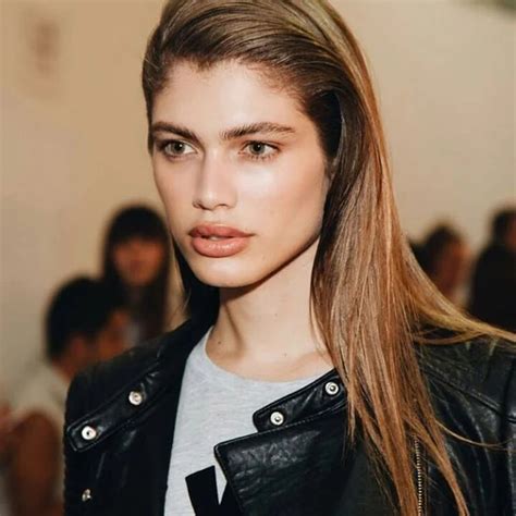 Valentina Sampaio 36 Fotos Que Ilustran La Carrera De La Primera