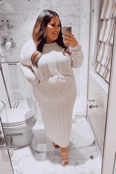 25 Saucy Secrets To Dressing Like A Petite Busty Fashionista