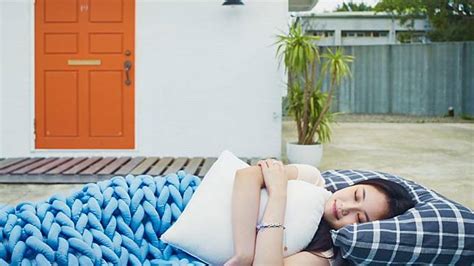 18歲女星「私密床照」外流！自爆有這症狀 嘆：救不了自己 Tvbs Line Today
