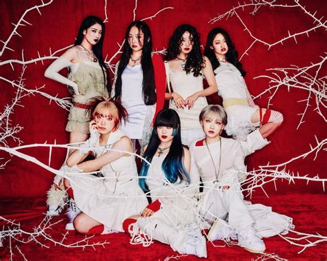 Hana、花びらが舞う中で歌い踊る「rose」ライブ映像公開（動画あり） 音楽ナタリー