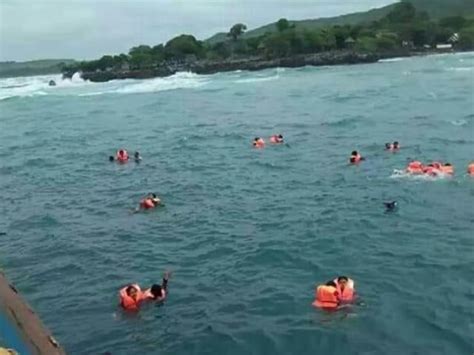 Foto Situasi Kapal Feri Lestari Maju Yang Tenggelam Di Perairan Selayar