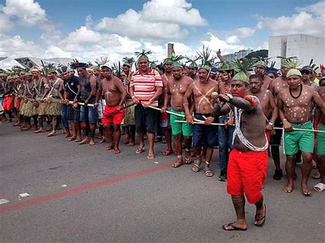 G1 Indígenas Fecham A Esplanada E Fazem Ato Em Frente Ao Planalto