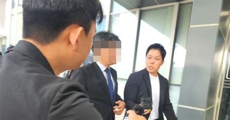 文 청와대 친인척 담당 행정관 모든 진술 거부 2시간40분 만에 귀가종합