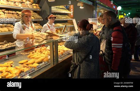 Busy Bakery Stock Videos And Footage Hd And 4k Video Clips Alamy