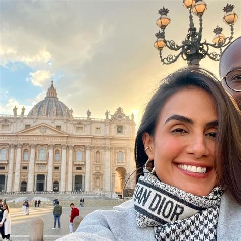 Thiaguinho e Carol Peixinho abrem álbum de viagem a Roma Tirando