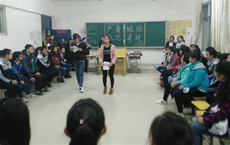 我校开展“严肃风纪•诚信考试”主题团日及刊出室外板报活动 团委在线