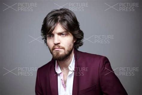 Pin tillagd av Jennifer Eastwood Phillips på Tom Burke My Musketeer