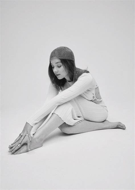 Claudia Jessie Feet