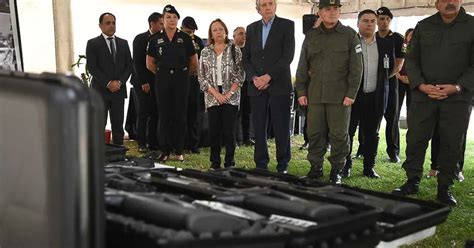 La Fuerza Policial Antinarcotráfico recibió armamento y elementos de