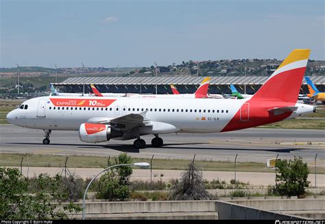 EC ILR Iberia Express Airbus A320 214 Photo by Björn Huke ID 1305221