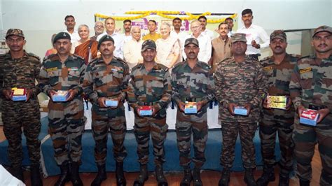Diwali Faral For Soldiers 7000 Boxes Of Sweets Snacks Sent To Remote