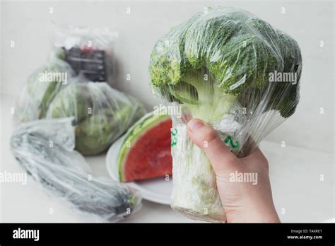 plastic- free fruit and veggies Stock Photo - Alamy