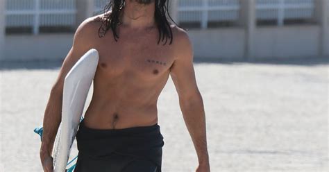 Tiago Iorc Exibiu O Cabelo Longo Na Praia Da Macumba Purepeople