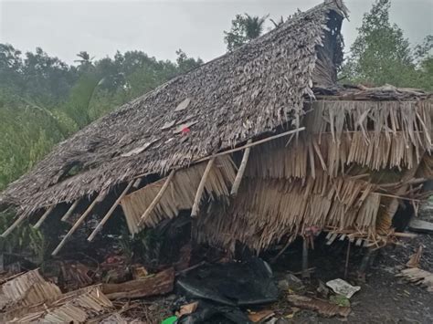 ဟိုင်းကြီးကျွန်းမြို့တွင် မုန်တိုင်းဝင်ရောက်မှုကြောင့် လူနေအိမ်များ ထိခိုက်ပျက်စီ Information