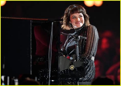 The Best Selling Albums By Female Artists Ranked Adele Alanis